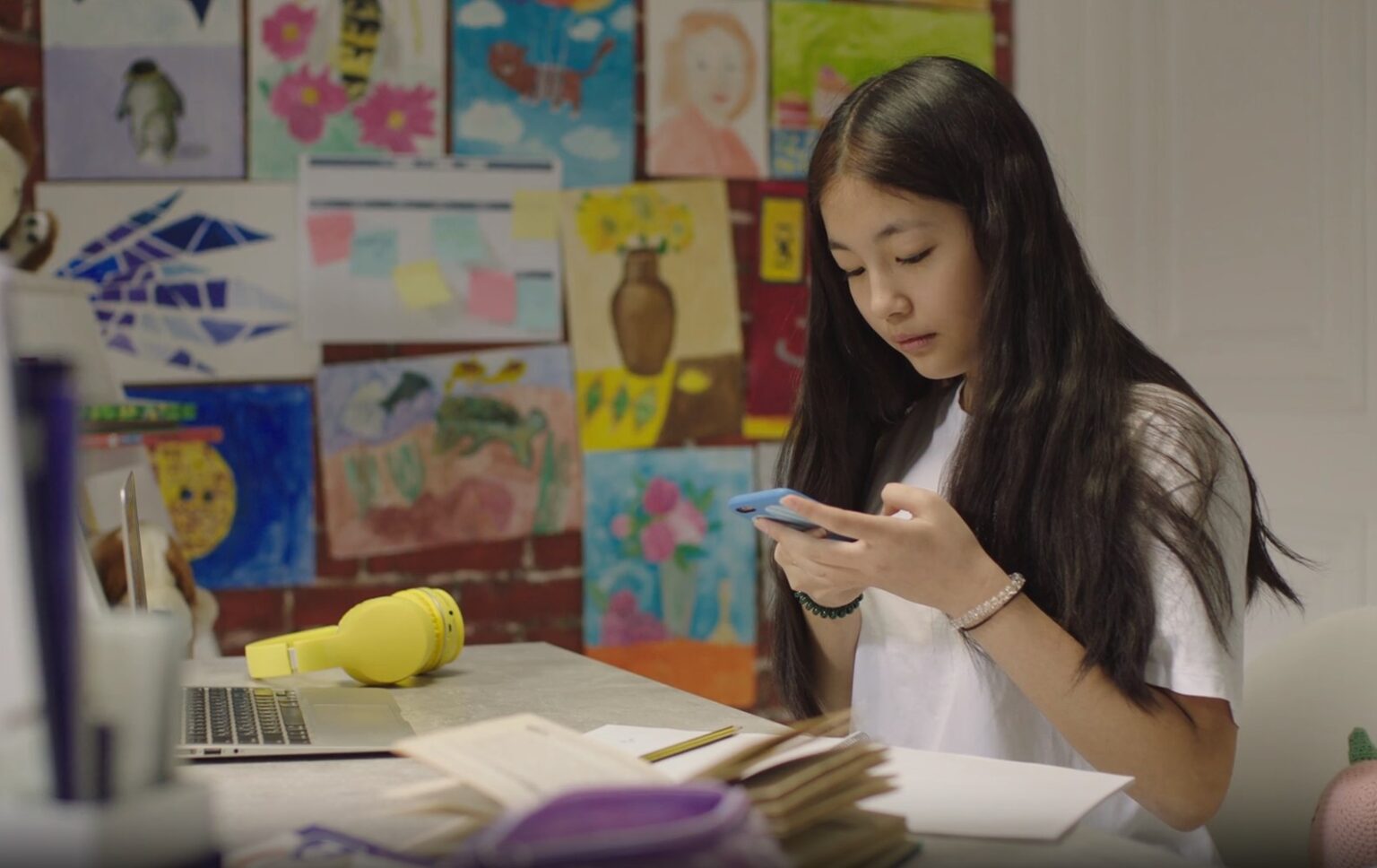 Why Should Phones Be Allowed in School? 4 Things to Consider