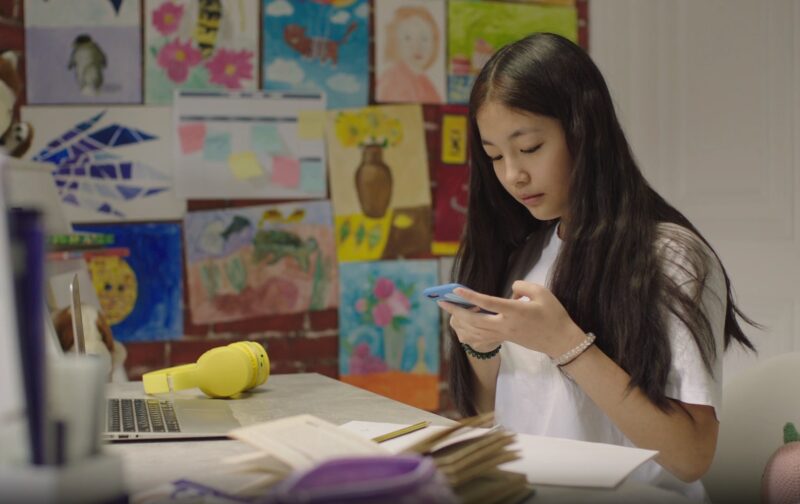 Why Should Phones Be Allowed in School? 4 Things to Consider